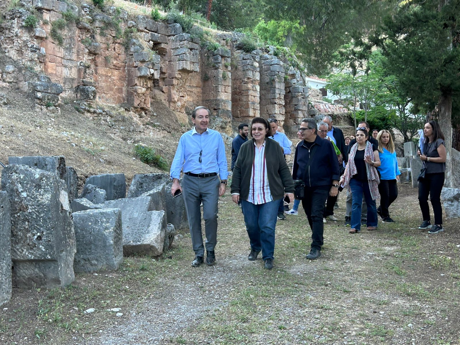 Λίνα Μενδώνη από τους Δελφούς: Μείζονα έργα για τη θωράκιση των ...